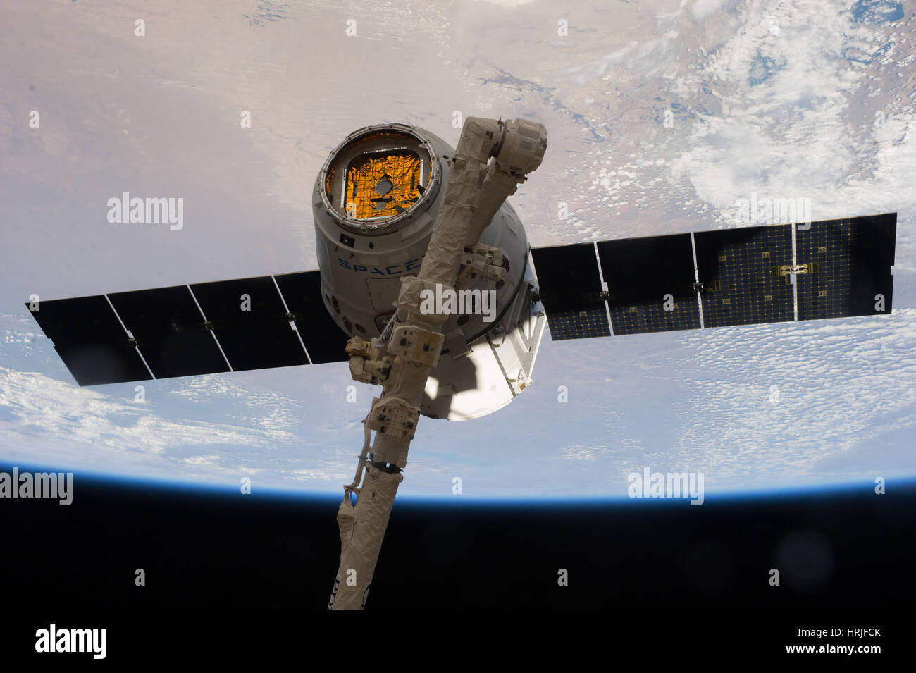 SpaceX Dragon Arrives At ISS Stock Photo - Alamy