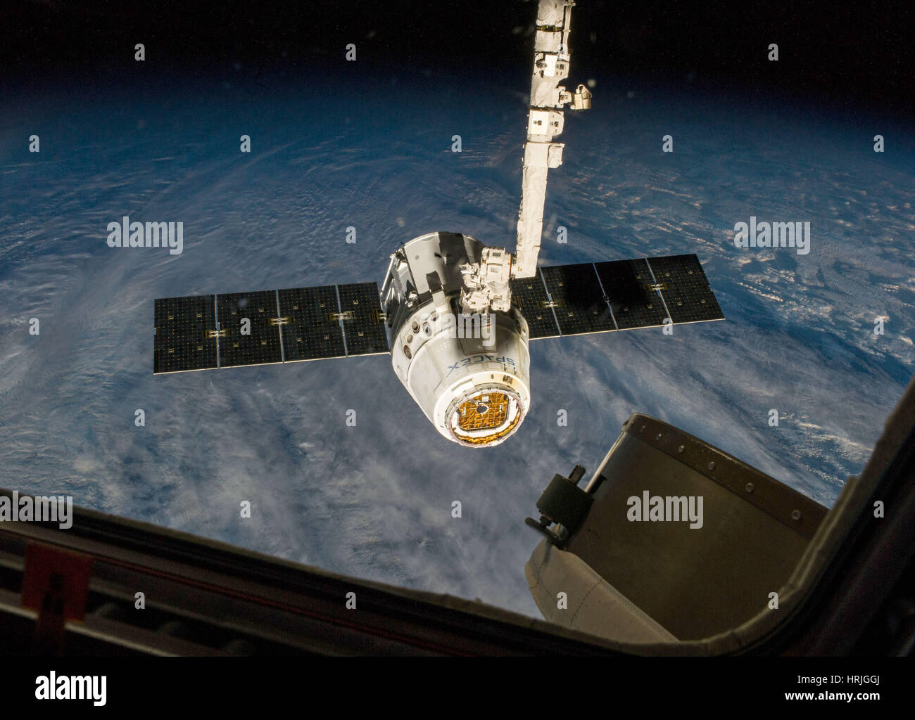 SpaceX Dragon Undocking From ISS Stock Photo - Alamy