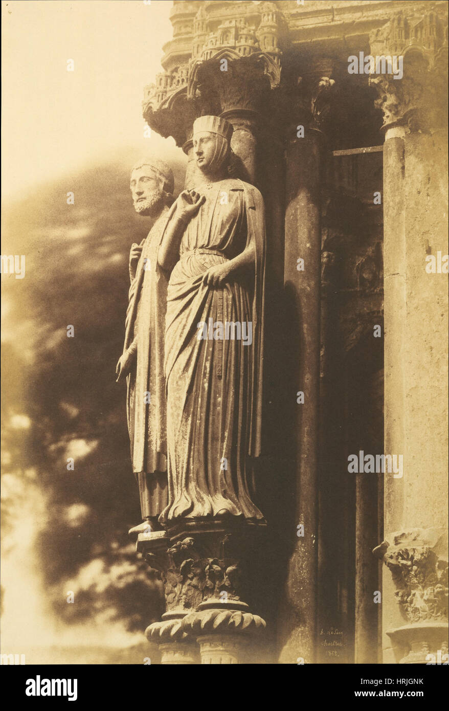 Statue chartres cathedral hi-res stock photography and images - Alamy