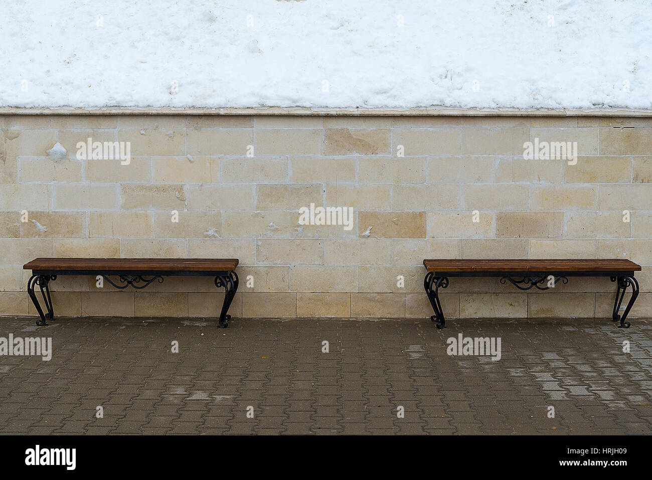 Benches against the wall hi-res stock photography and images - Alamy
