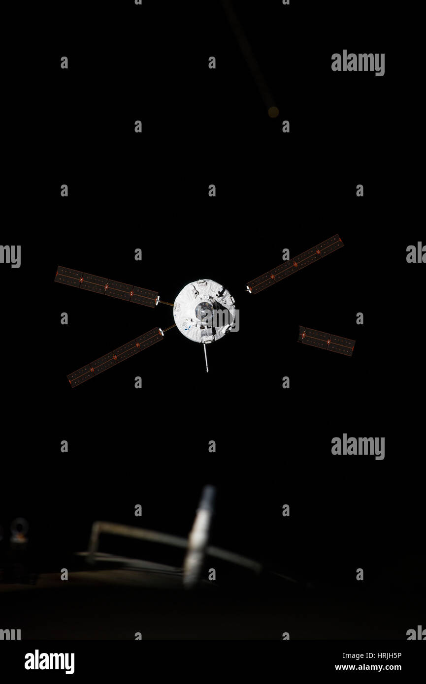 Automated Transfer Vehicle Approaches ISS Stock Photo - Alamy