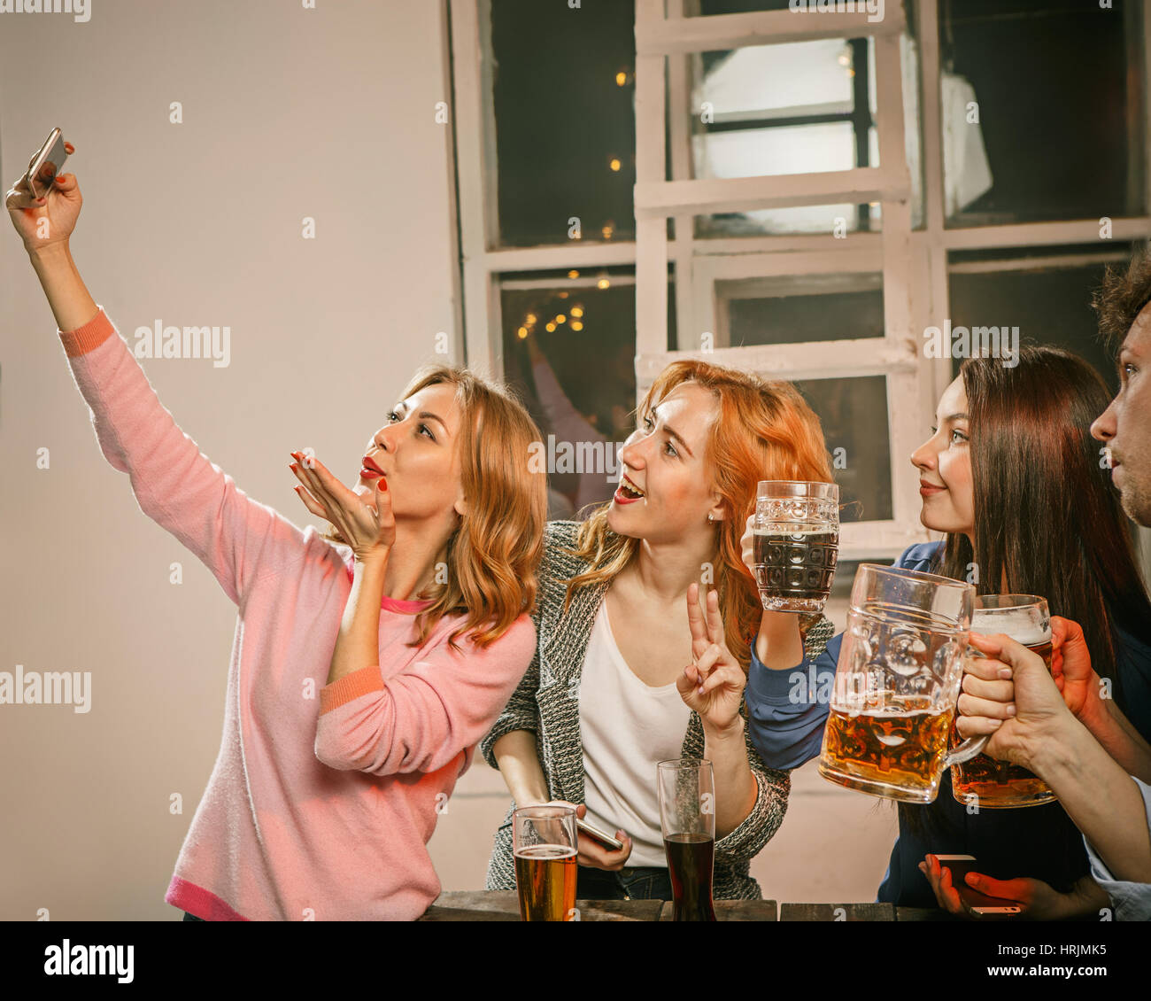 Group girls having fun nightclub hi-res stock photography and images ...