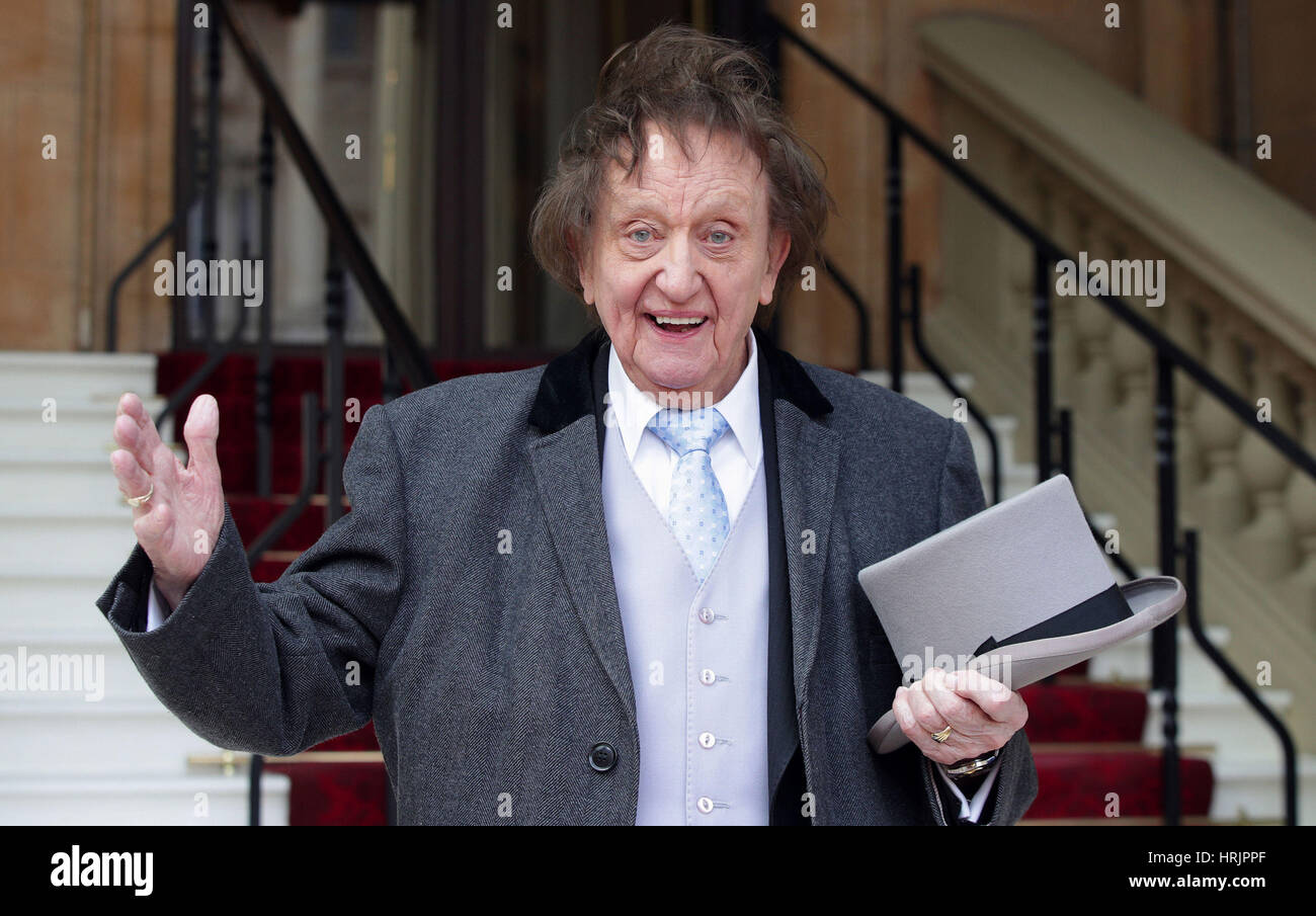 PABEST Veteran comedian Sir Ken Dodd arrives at Buckingham Palace, in ...