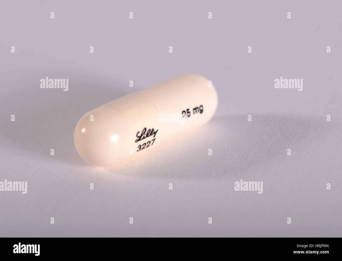 Strattera Pill 25mg Stock Photo - Alamy