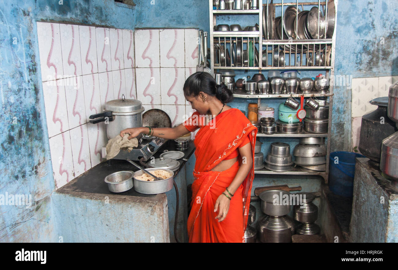 Poor,Family,in,basic,simple,kitchen,in,largest,slum,Dharavi,in,Asia ...