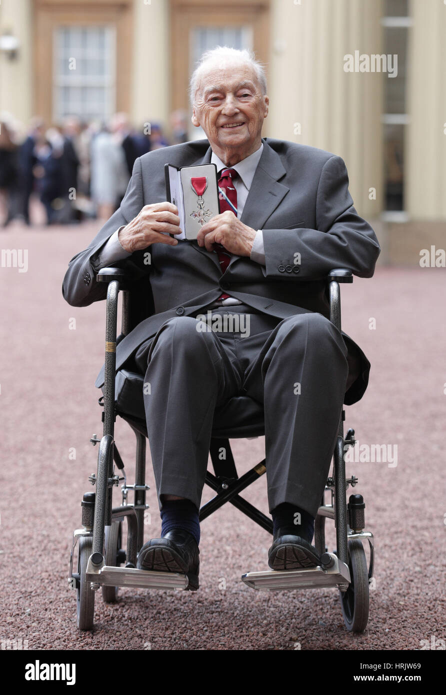 Guinea pig club buckingham palace hi-res stock photography and images ...