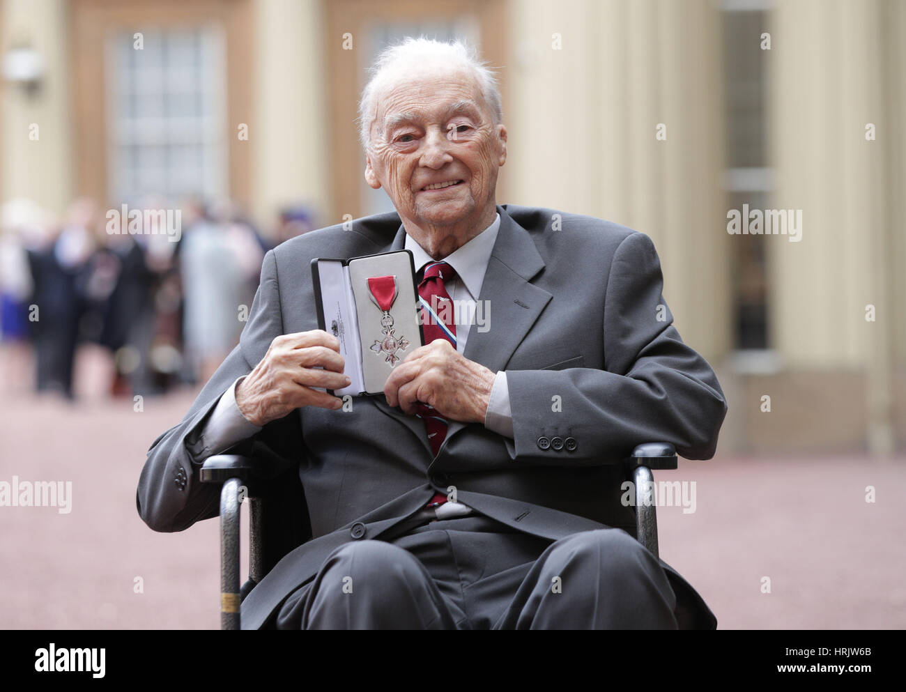 Guinea pig club buckingham palace hi-res stock photography and images ...