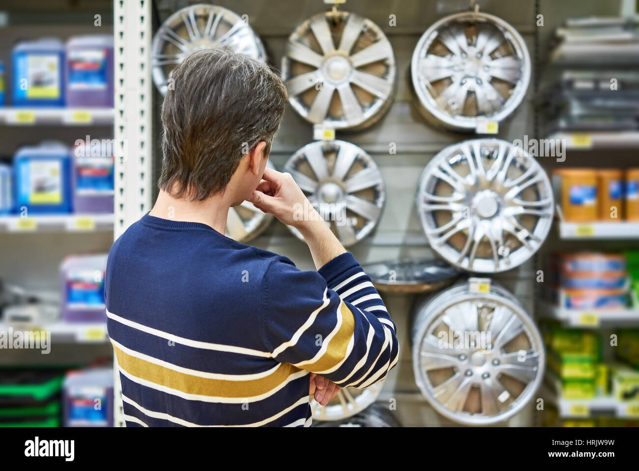 Alloy wheels stack hi-res stock photography and images - Alamy