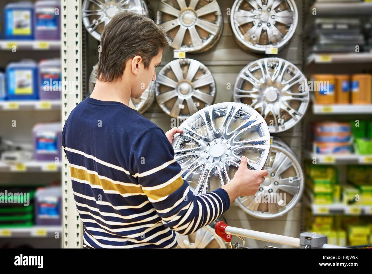 Alloy wheels stack hi-res stock photography and images - Alamy
