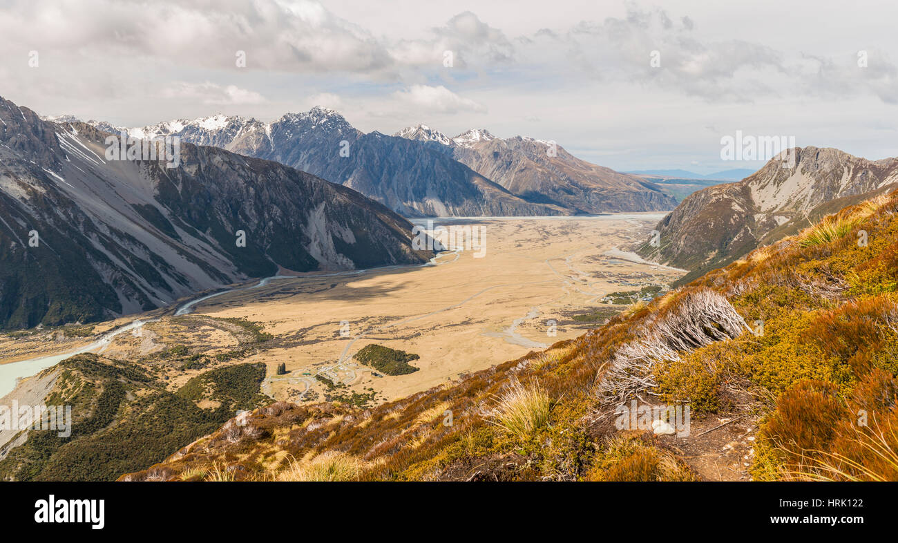View in the riverbed of the Hooker River, Mount Cook National Park ...