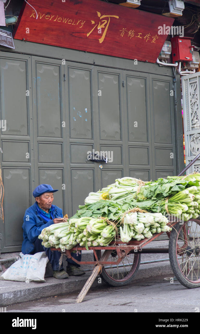 Selling cabbage hi-res stock photography and images - Alamy