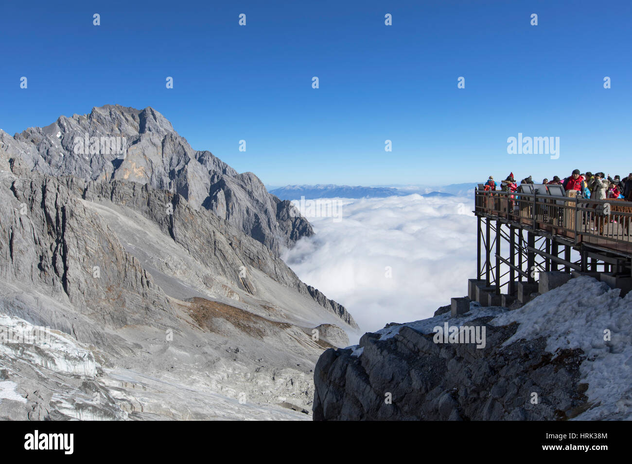 Tourists on Jade Dragon Snow Mountain (Yulong Xueshan), Lijiang, Yunnan ...