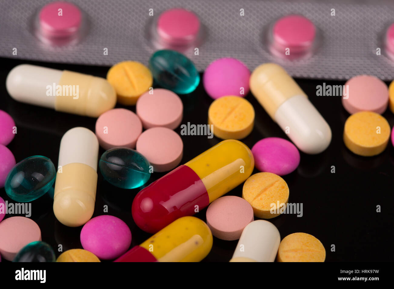 different tablets pills capsule heap mix therapy drugs Stock Photo - Alamy