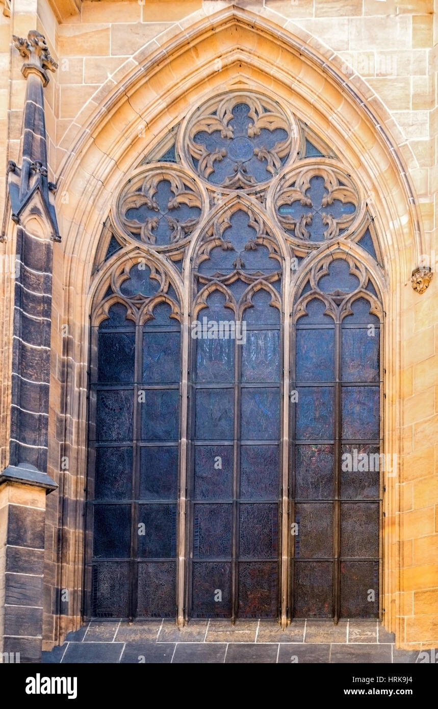 Pointed lancet windows hi-res stock photography and images - Alamy
