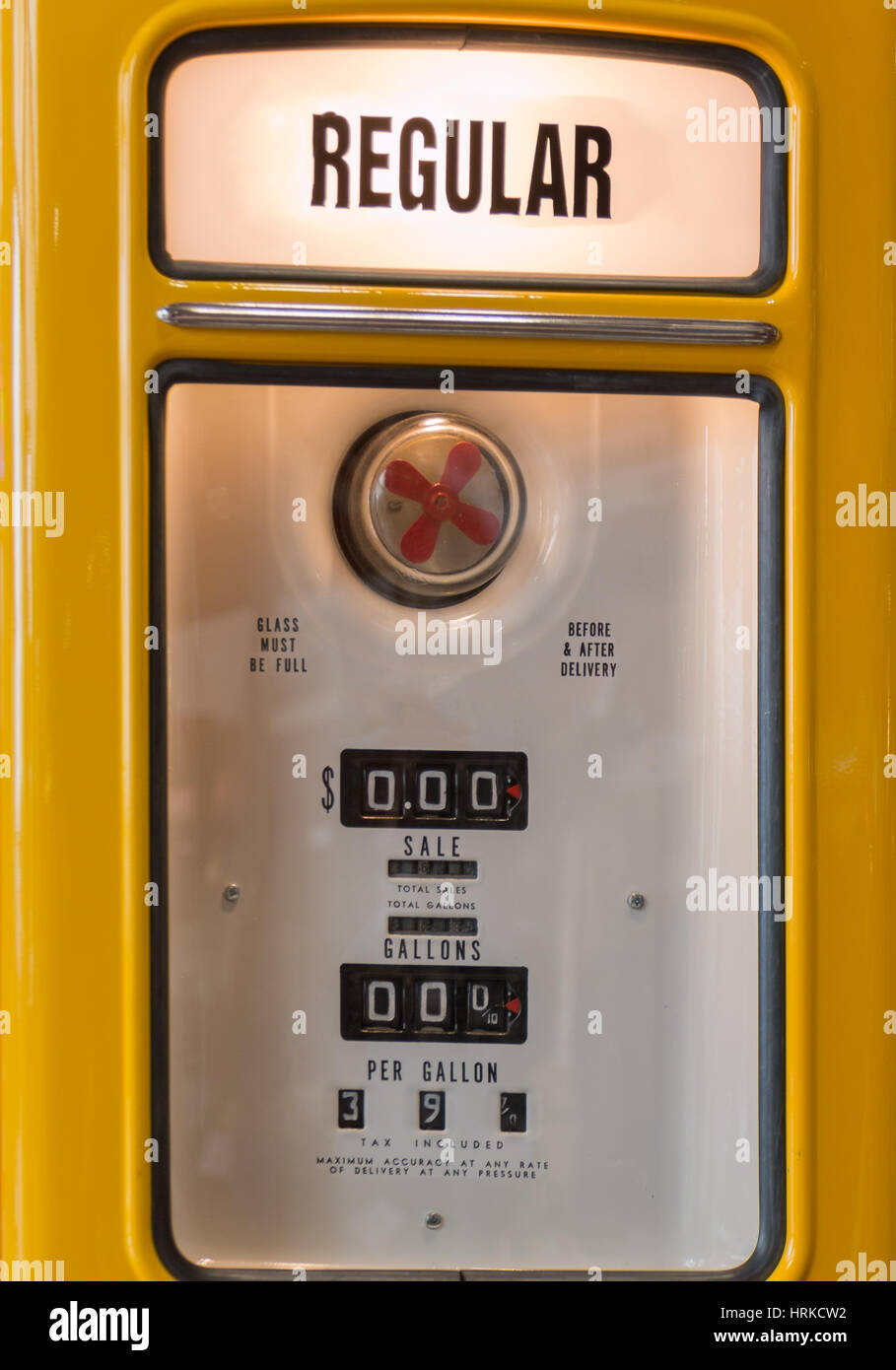 Yellow Vintage Petrol Station, Gas Station Stock Photo - Alamy