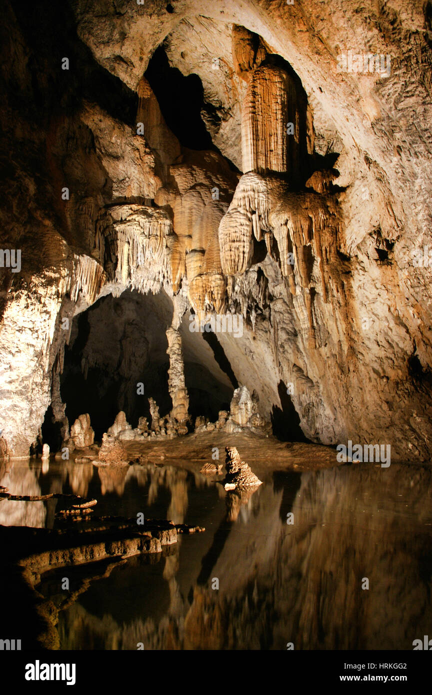 Crystal grotto caverns hi-res stock photography and images - Alamy