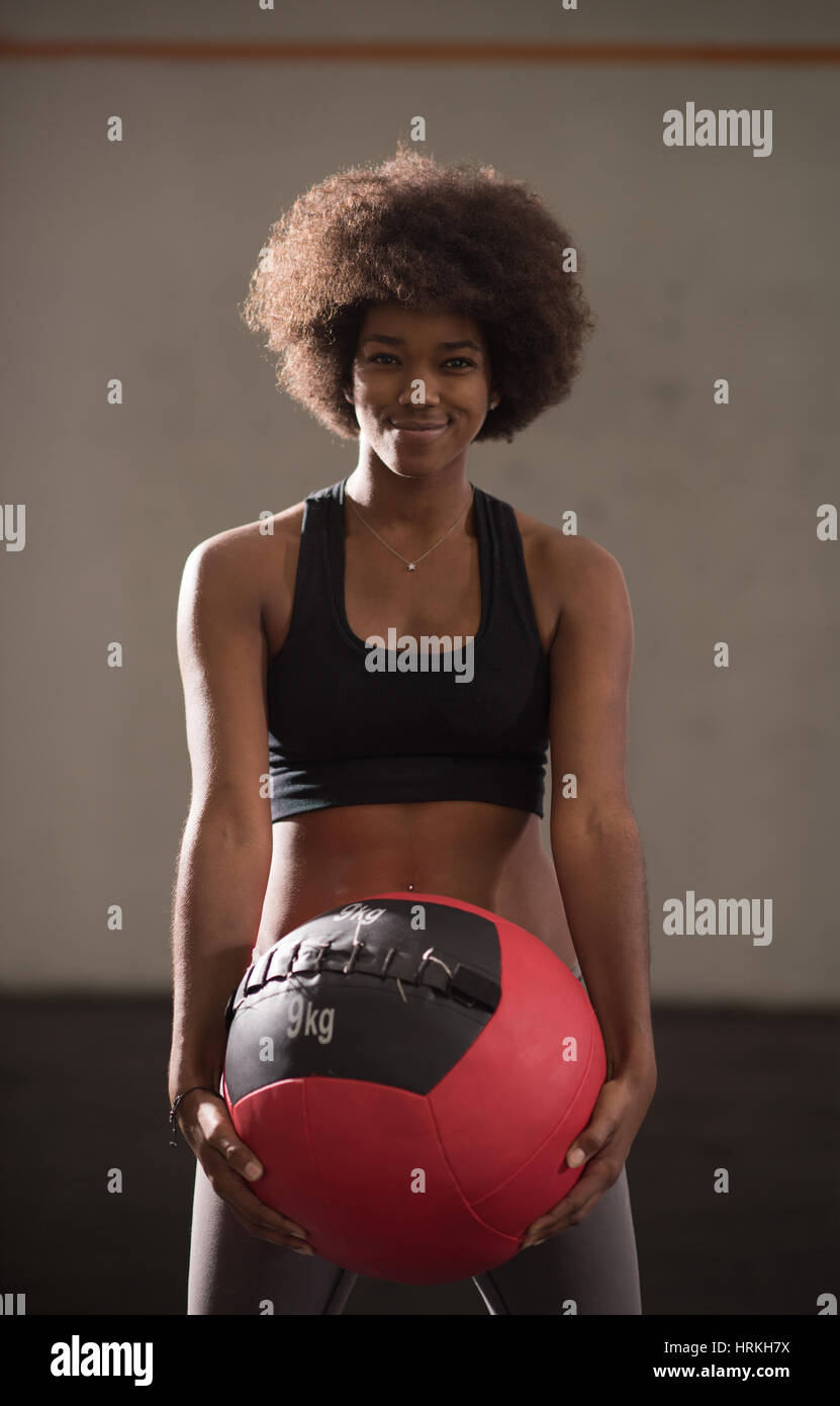 Crossfit class black woman hi-res stock photography and images - Alamy