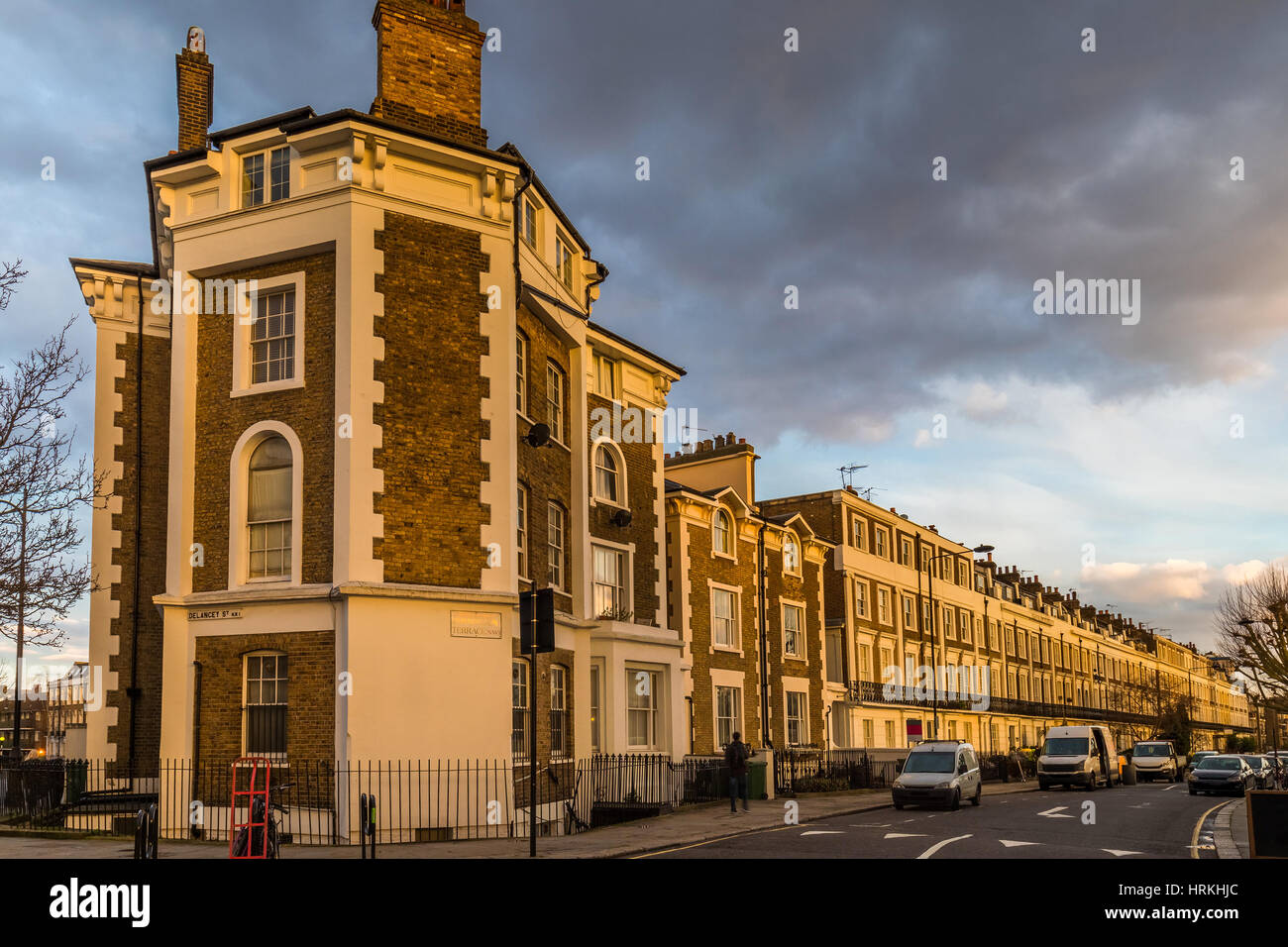 Victorian block flats building exterior hi-res stock photography and ...