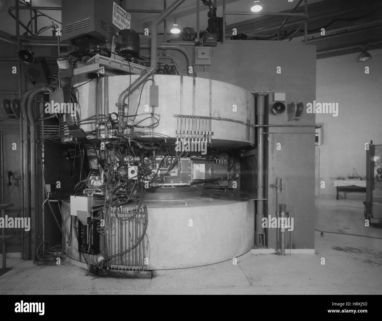 Particle accelerator beam hi-res stock photography and images - Alamy
