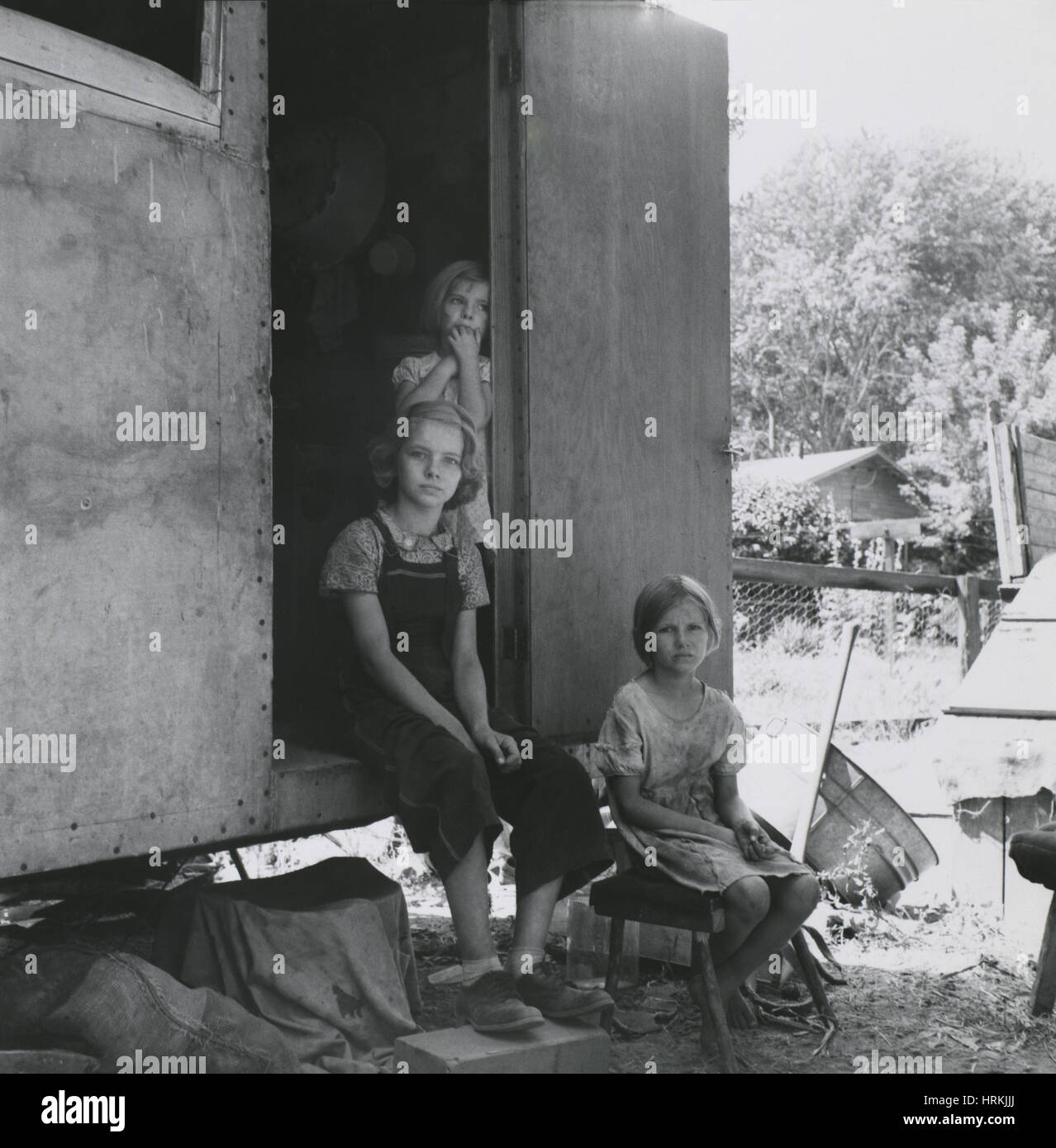 Children 1930s poverty hi-res stock photography and images - Alamy