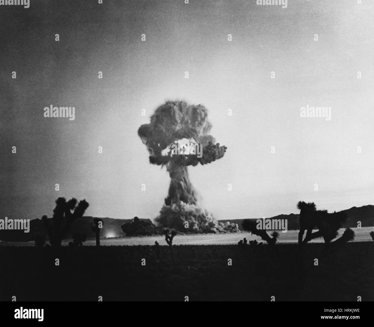 Atomic bomb test nevada hi-res stock photography and images - Alamy