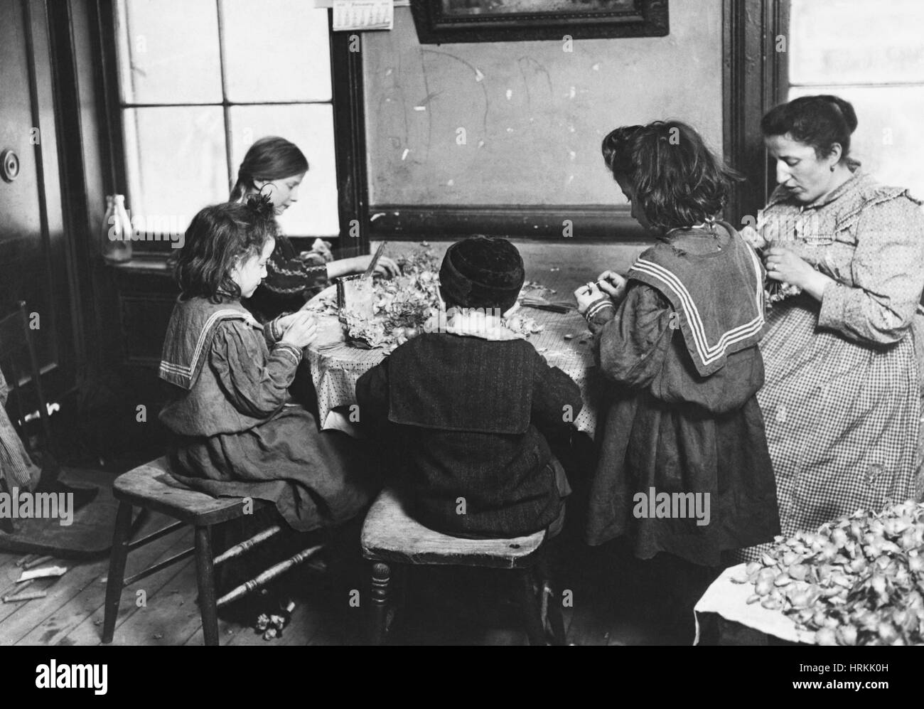 Poor mother and children hi-res stock photography and images - Alamy