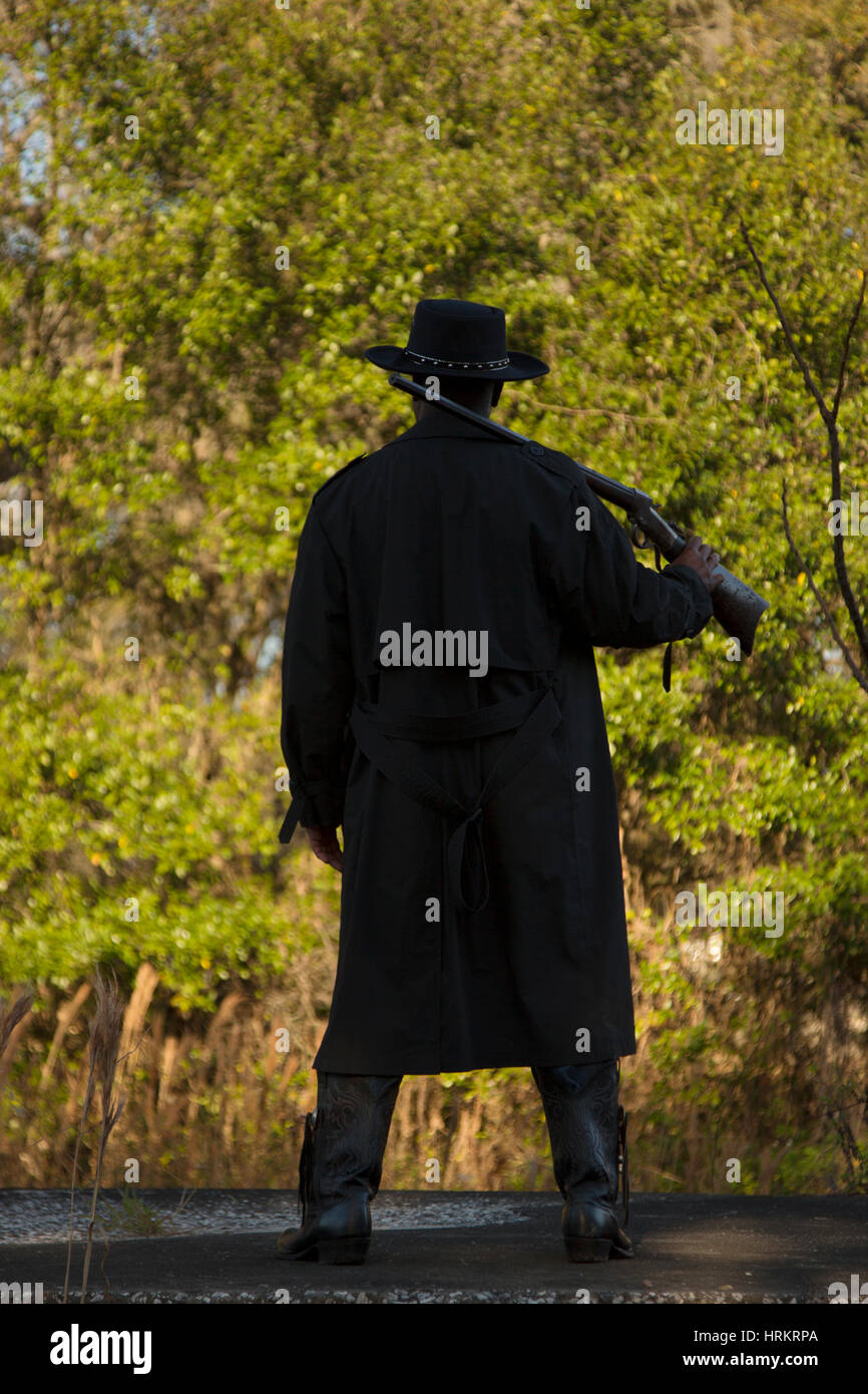 Cowboy with rifle hi-res stock photography and images - Alamy
