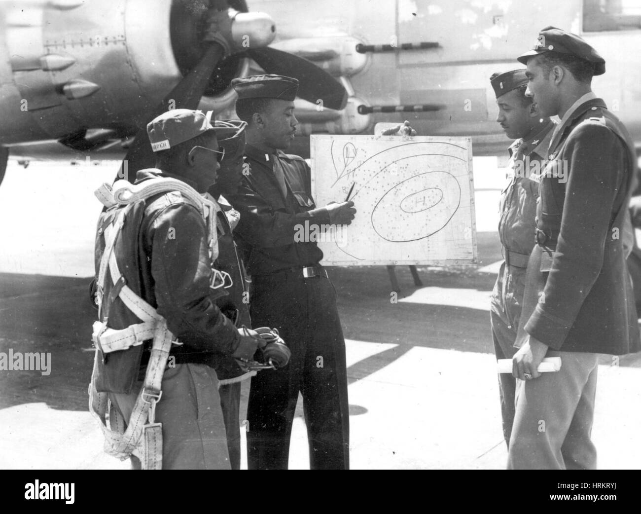 Weatherman Briefs Tuskegee Airmen, 1945 Stock Photo - Alamy