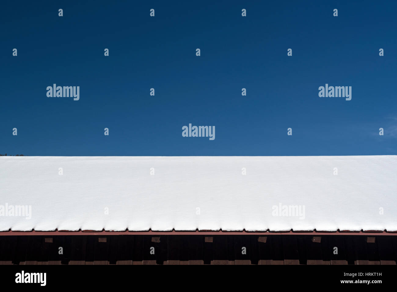 Icy rooftop hi-res stock photography and images - Alamy