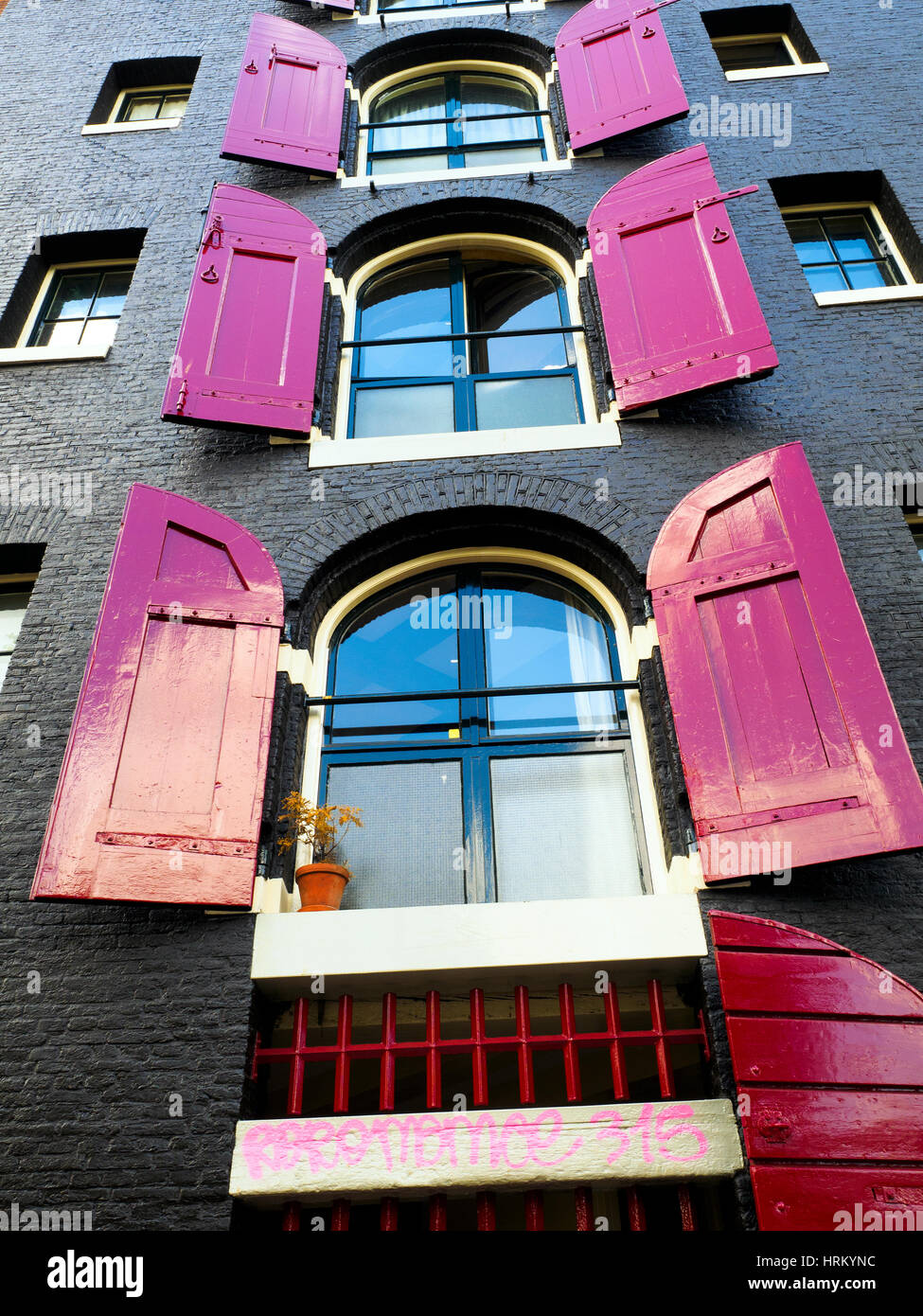 Windows and frames hi-res stock photography and images - Alamy