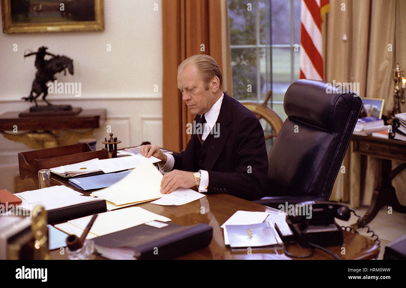 PRESIDENT GERALD FORD (1913-2006) in the Oval office in 1976. Photo ...