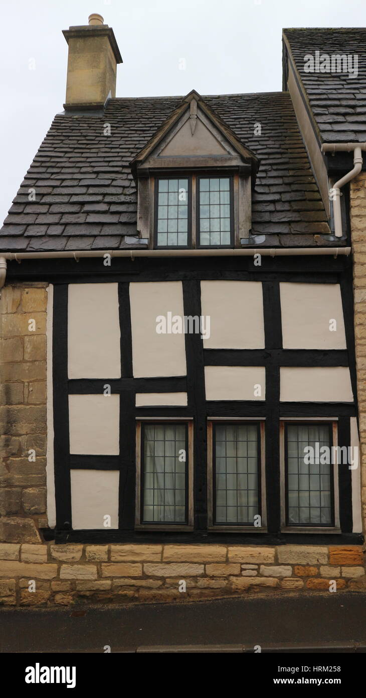 Traditional english medieval house hi-res stock photography and images ...