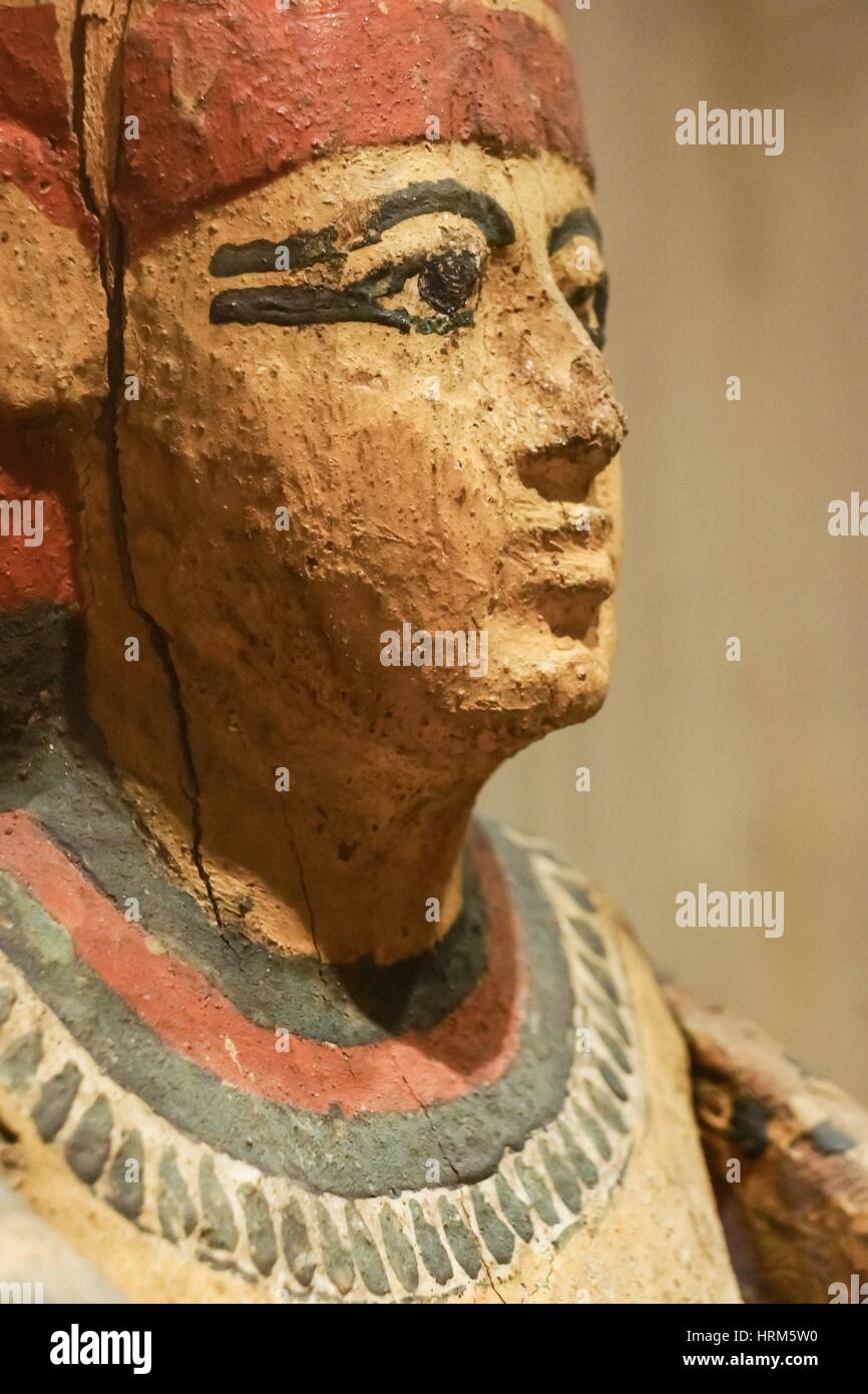 Image of egyptian statue hi-res stock photography and images - Alamy