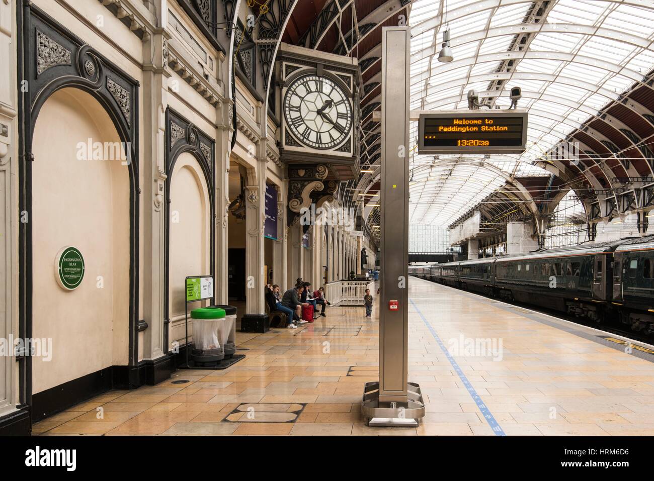 Interior paddington station london hi-res stock photography and images ...