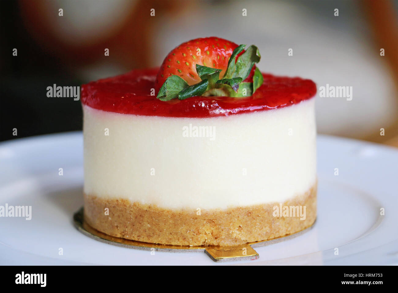 mini round strawberry cheesecake close view Stock Photo - Alamy