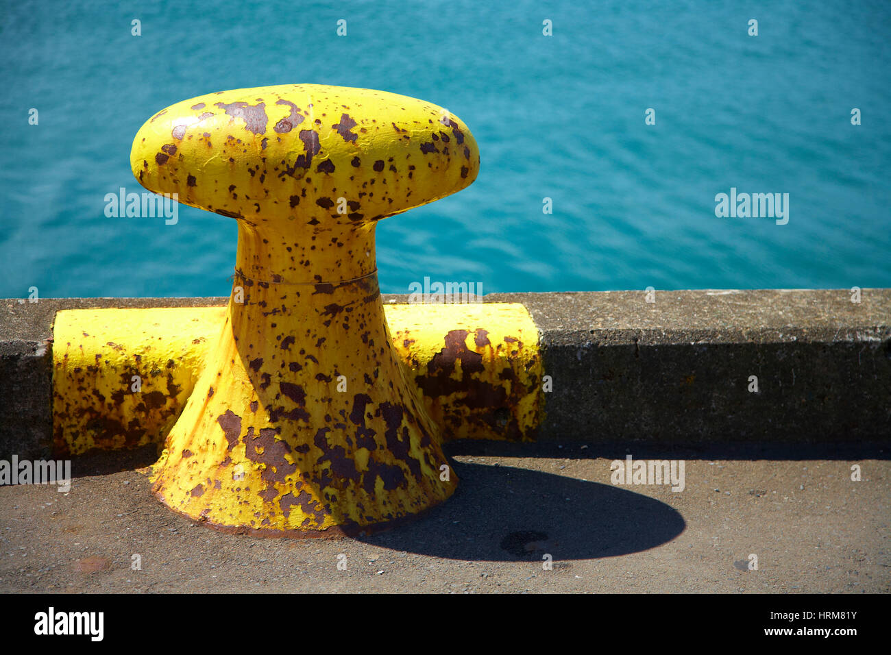 Ocean bollard hi-res stock photography and images - Alamy