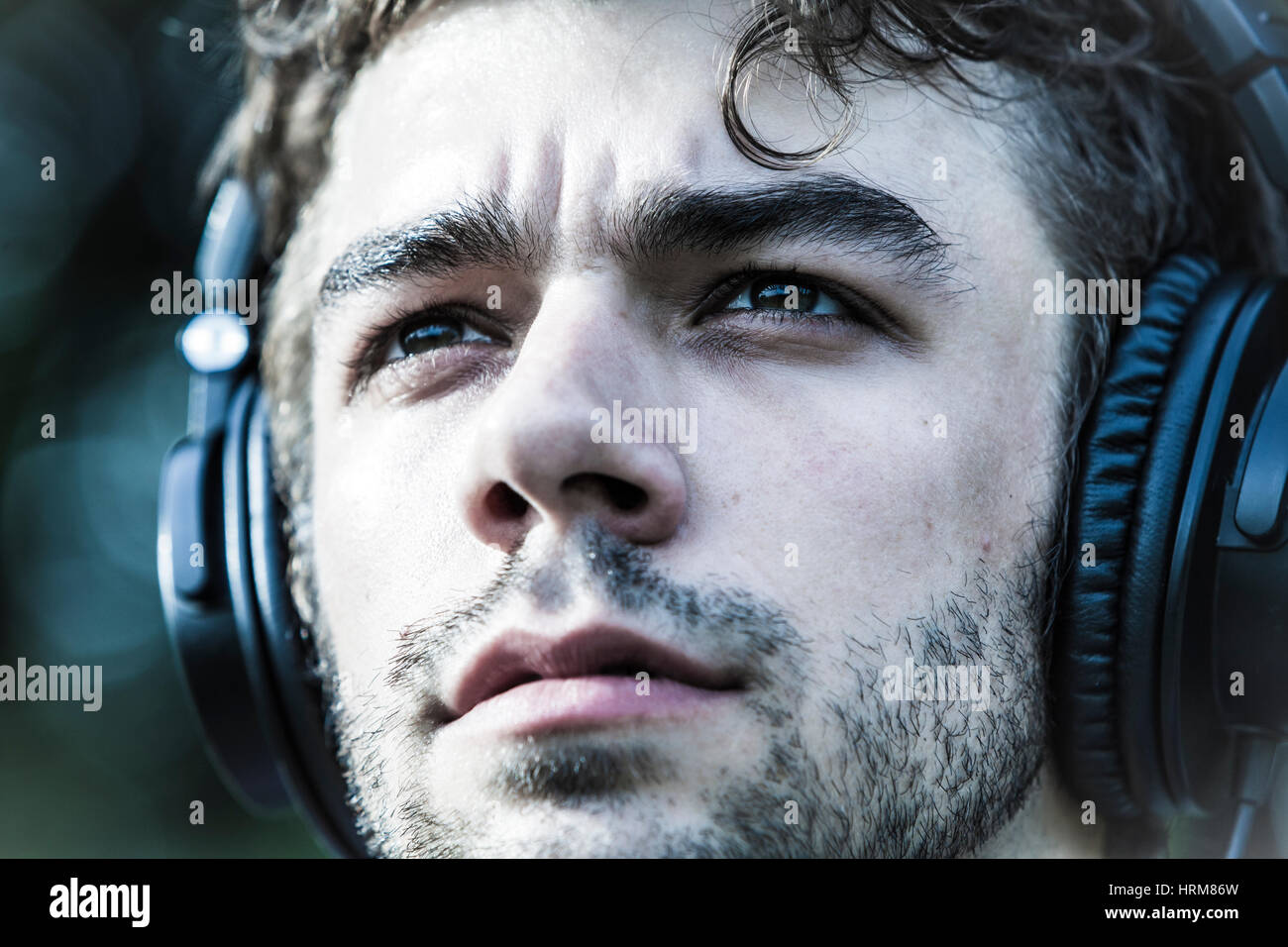 Man headphones outside hi-res stock photography and images - Alamy