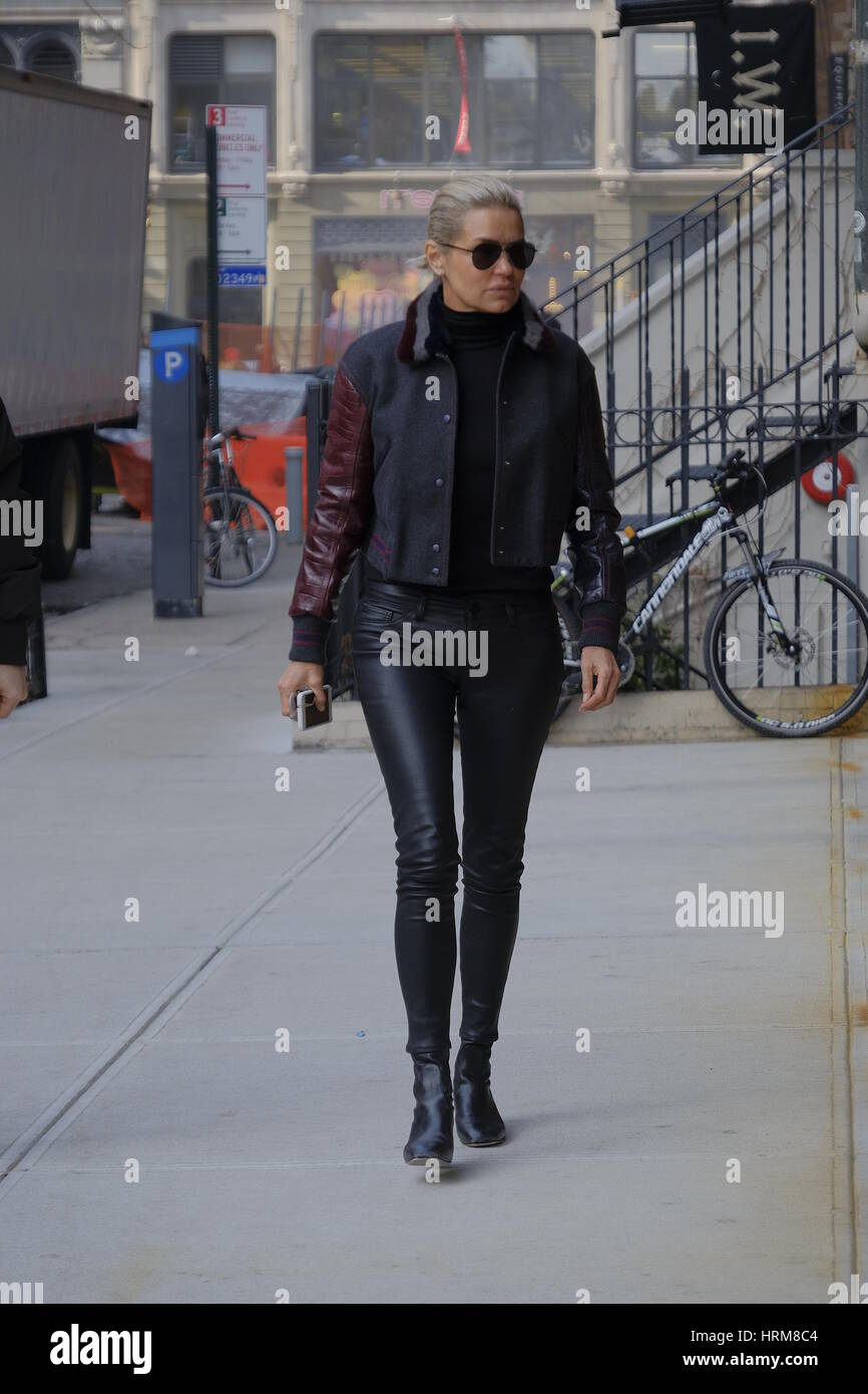 Yolanda Foster arriving home in New York Featuring: Yolanda Foster ...