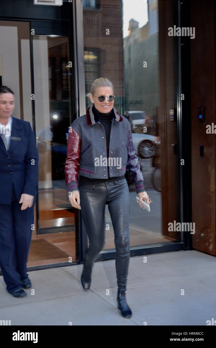 Yolanda Foster arriving home in New York Featuring: Yolanda Foster ...