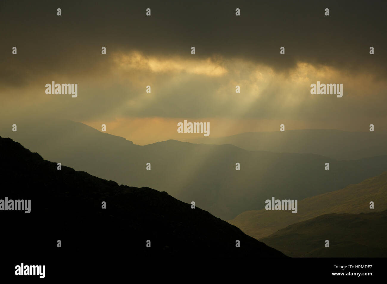 Jacobs Ladders and dramatic sky formations appear over Snowdonia ...