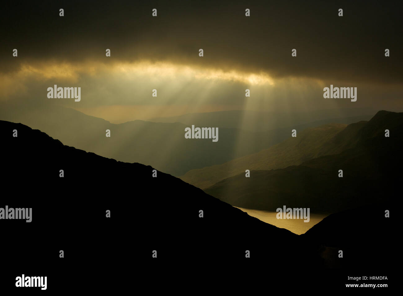 Jacobs Ladders and dramatic sky formations appear over Snowdonia ...