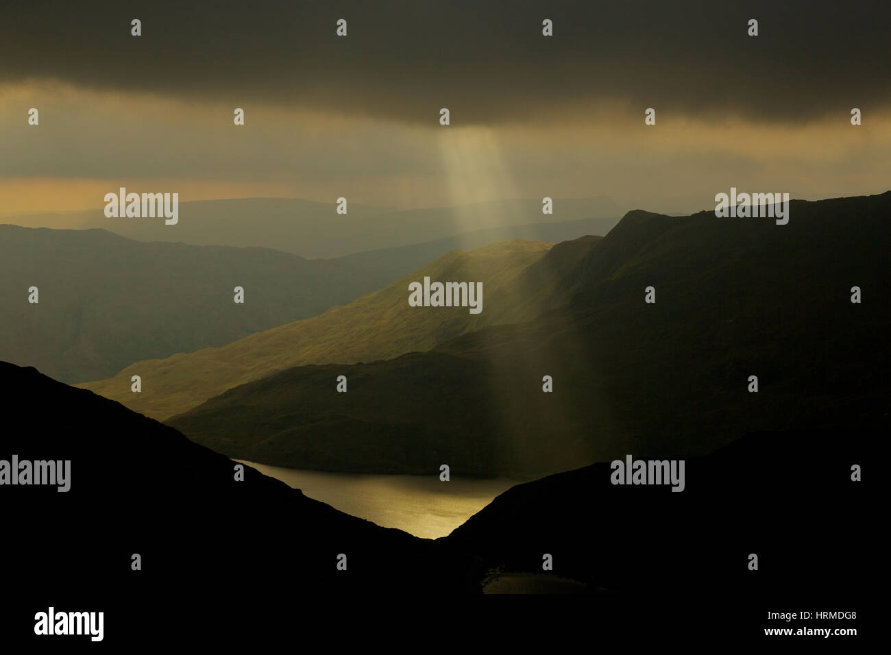 Jacobs Ladders and dramatic sky formations appear over Snowdonia ...