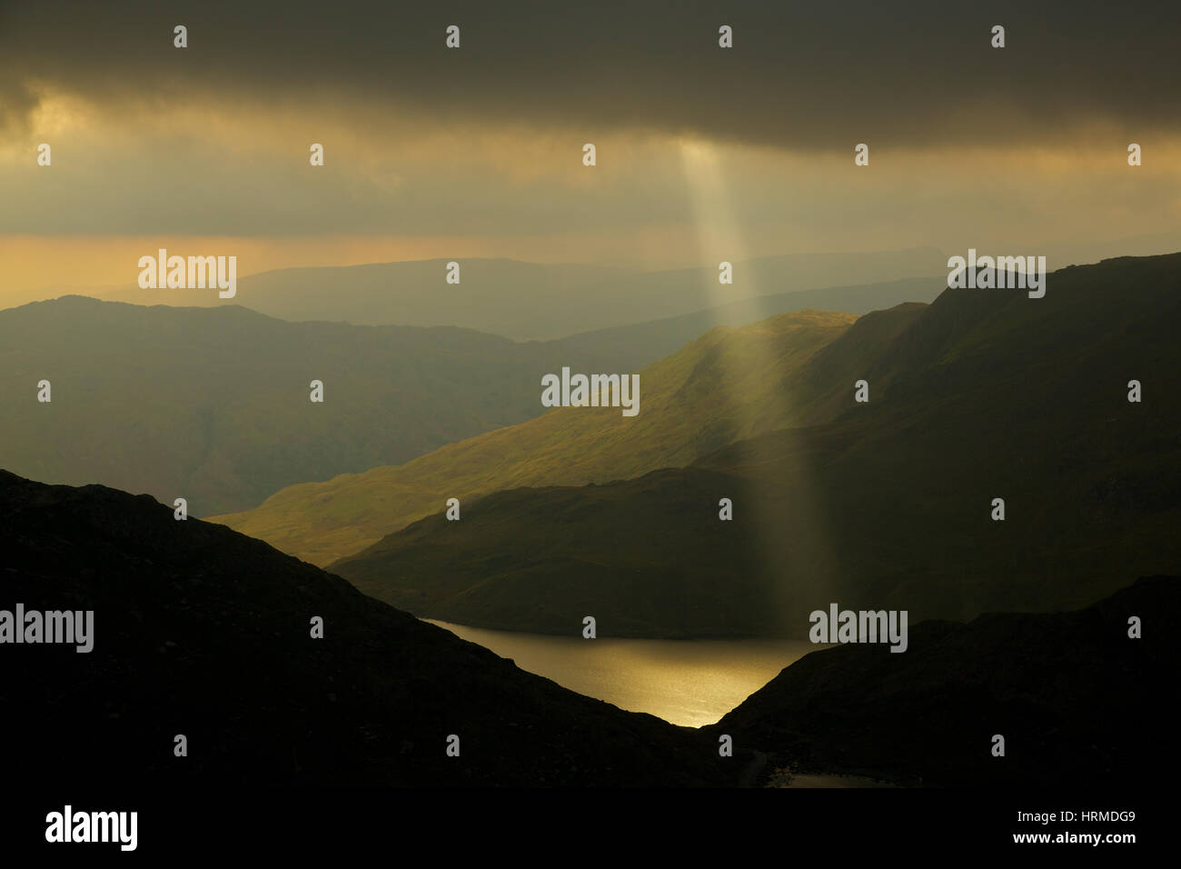 Jacobs Ladders and dramatic sky formations appear over Snowdonia ...