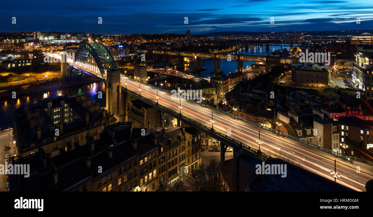 Traffic light trails on newcastle tyne bridge hi-res stock photography ...