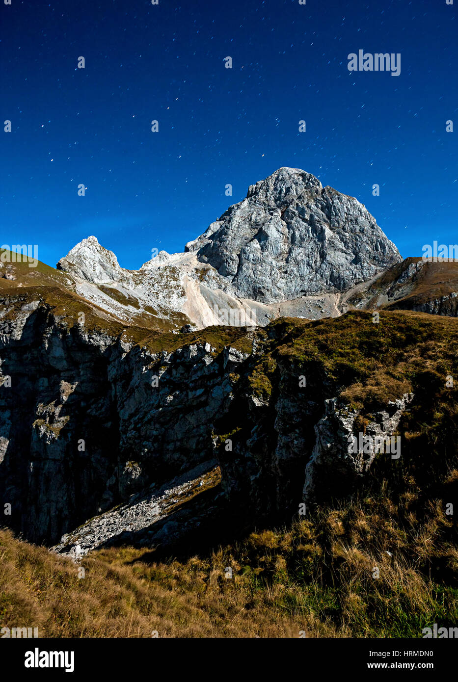 Mountain landscape night sky hi-res stock photography and images - Alamy