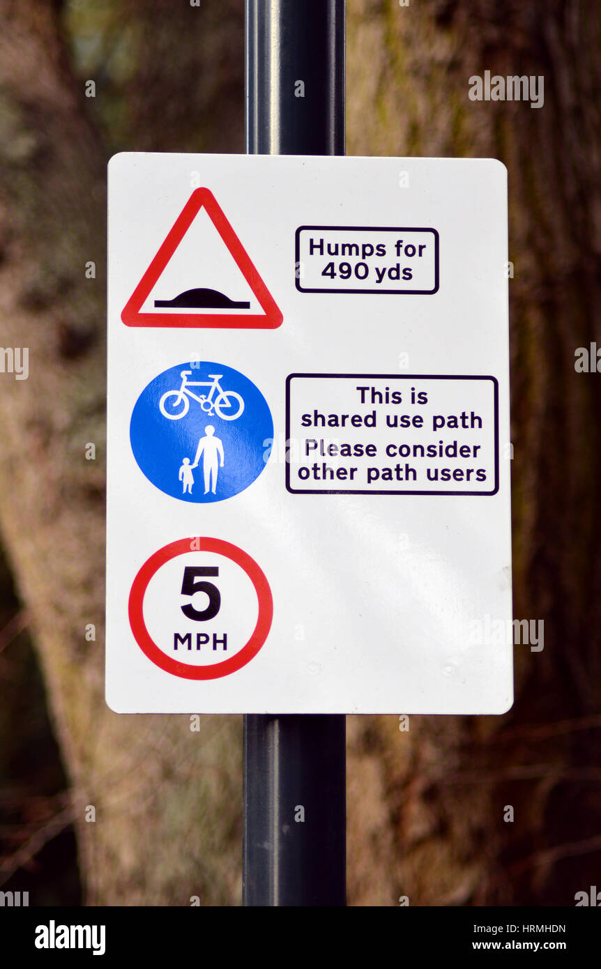 5mph traffic sign hi-res stock photography and images - Alamy