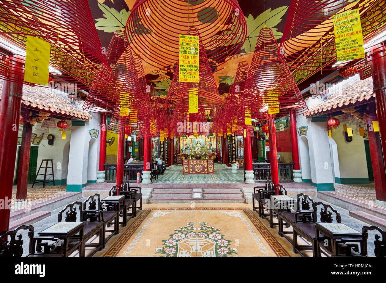 Interior view of the Fujian Assembly Hall (Phuc Kien). Hoi An Ancient ...