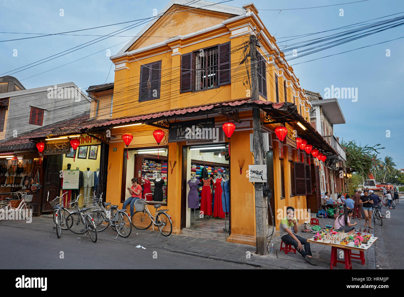 Old corner building hi-res stock photography and images - Alamy