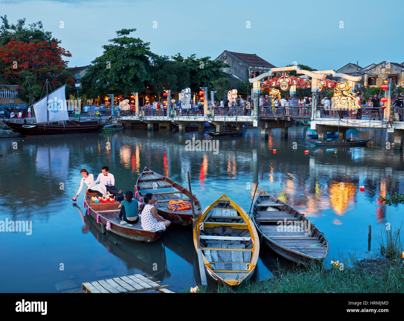 Vietnam river people hi-res stock photography and images - Alamy