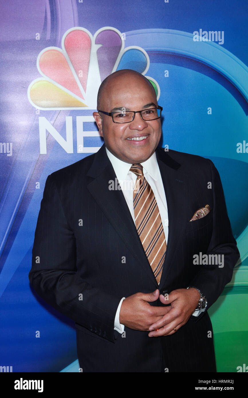 Mike tirico hi-res stock photography and images - Alamy